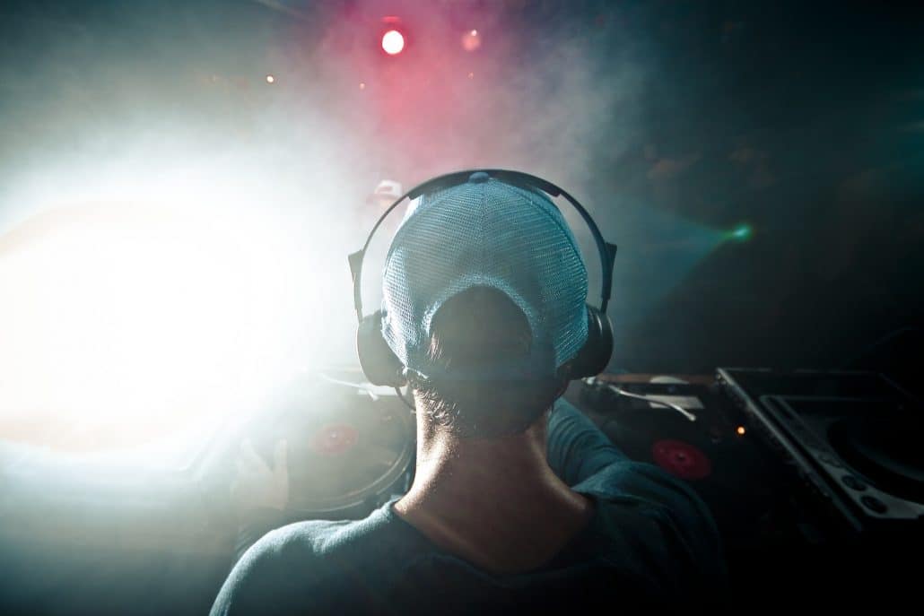 31 ways to be a better DJ today. Advice, tips and tricks for all DJs.