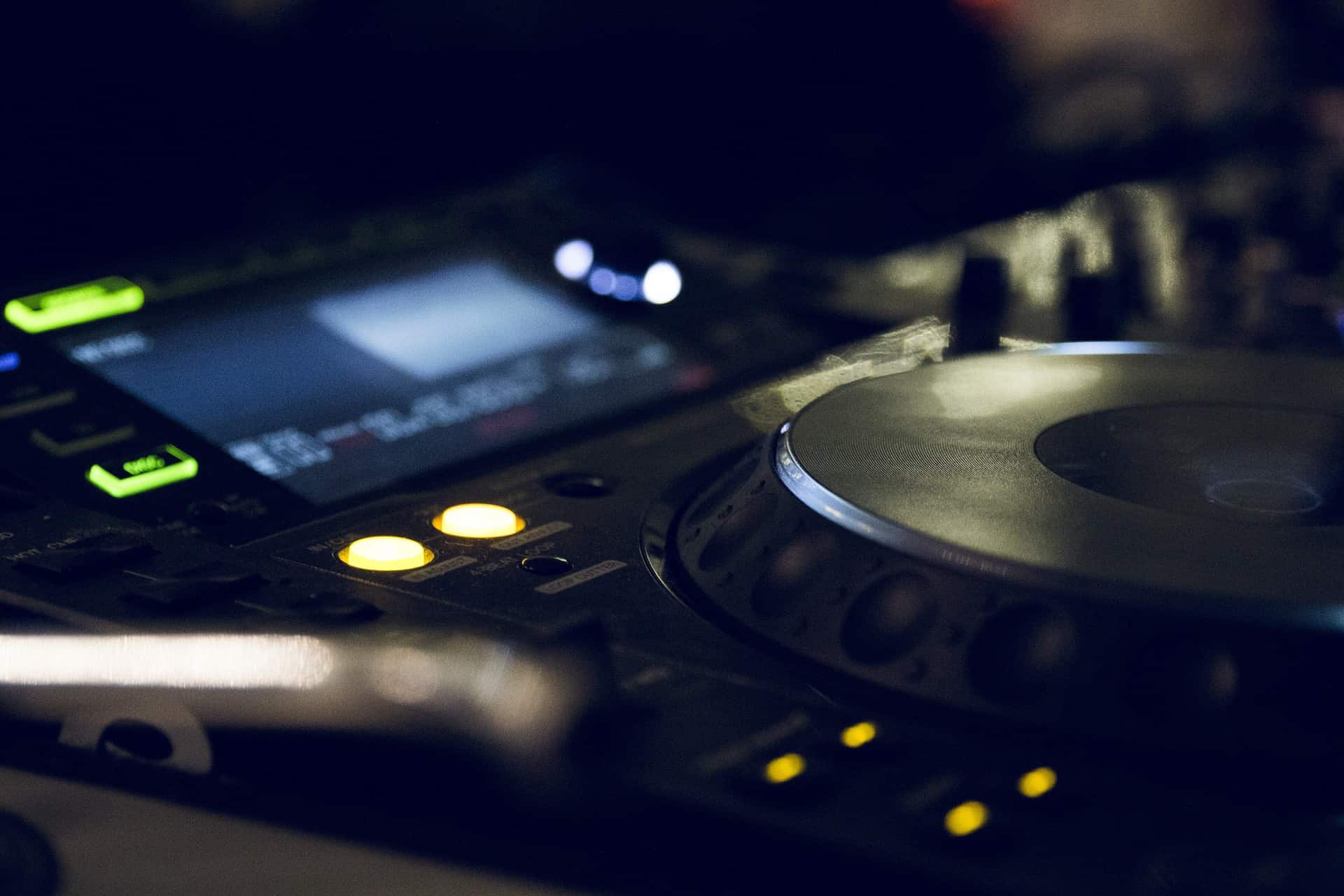 How to become a DJ - The Definitive guide with Tutorials