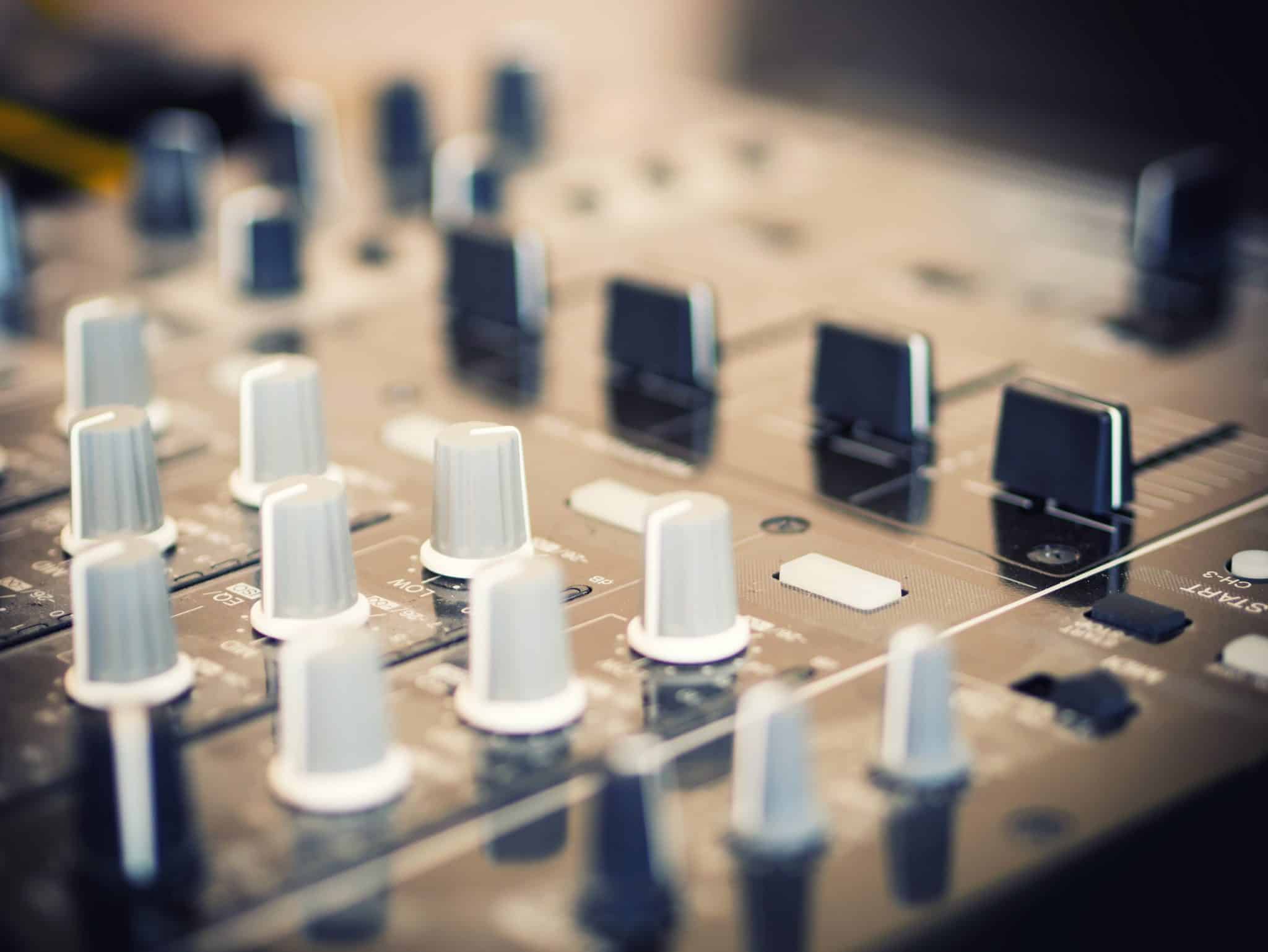 How DJs protect their ears - Best ear protection options for you