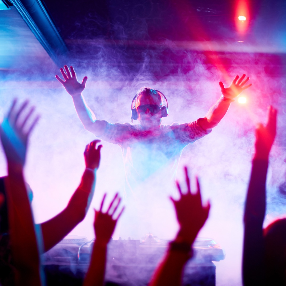 31 DJ Tips and Tricks - Techniques to be a better DJ in 2023